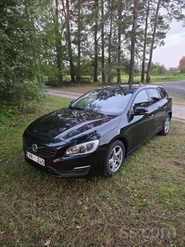 Melns Volvo V60 2016 Rīga, ar dzinēja tilpumu 2.00 L un nobraukumu 301 tūkst. km par 5450 €, foto 1 vietnē AUTOMOTO.COM.LV