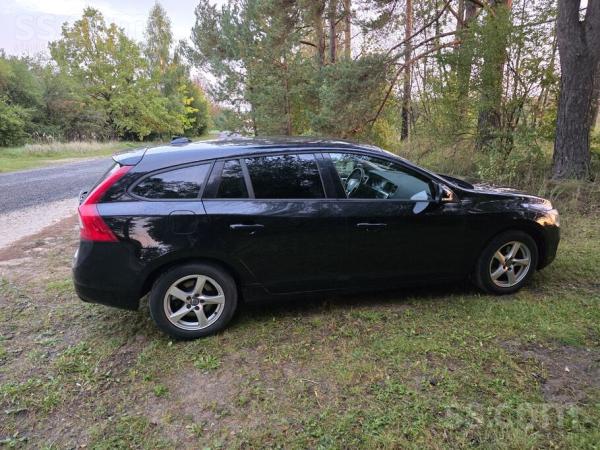 Melns Volvo V60 2016 Rīga, ar dzinēja tilpumu 2.00 L un nobraukumu 301 tūkst. km par 5450 €, foto 6 vietnē AUTOMOTO.COM.LV