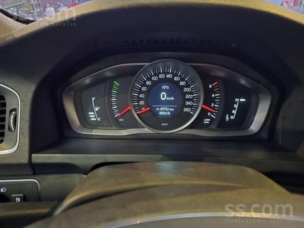 Melns Volvo V60 2016 Rīga, ar dzinēja tilpumu 2.00 L un nobraukumu 301 tūkst. km par 5450 €, foto 8 vietnē AUTOMOTO.COM.LV
