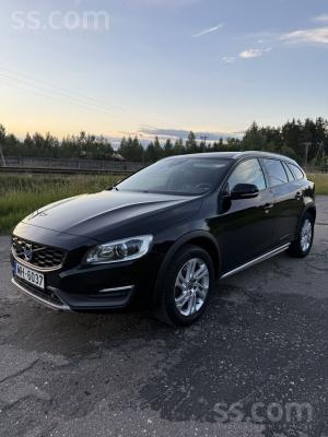 Black Volvo V60 2016 in Riga, with an engine capacity of 2.00 L and mileage of 205 thousand km for 10000 €, photo  on AUTOMOTO.COM.LV