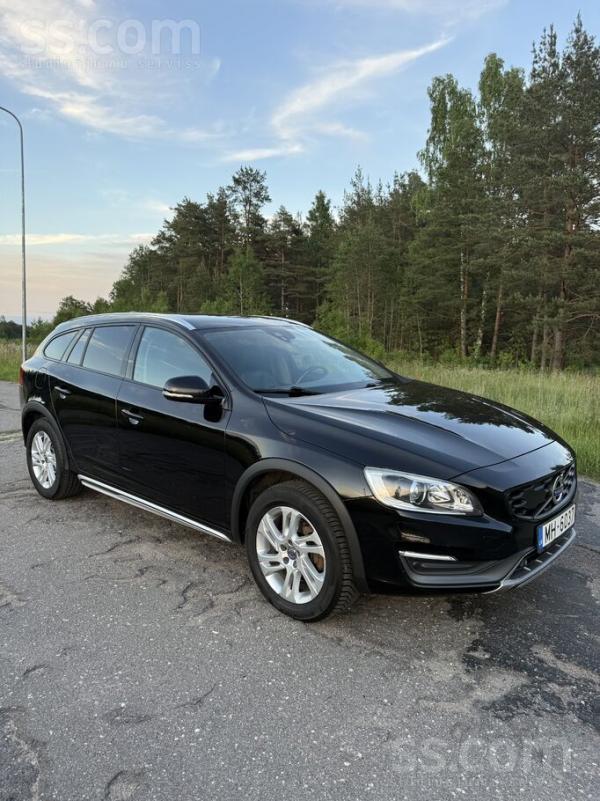 Melns Volvo V60 2016 Rīga, ar dzinēja tilpumu 2.00 L un nobraukumu 205 tūkst. km par 10000 €, foto 3 vietnē AUTOMOTO.COM.LV