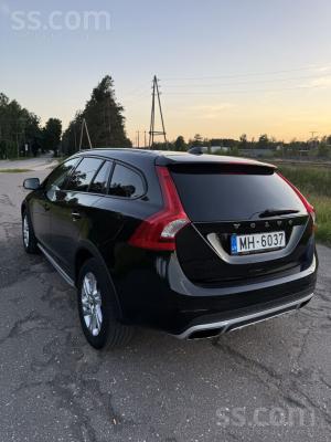 Черный Вольво B60 2016 в Рига, объемом двигателя 2.00 л и пробегом 205 тыс. км за 10000 €, фото 4 на AUTOMOTO.COM.LV