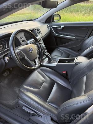 Черный Вольво B60 2016 в Рига, объемом двигателя 2.00 л и пробегом 205 тыс. км за 10000 €, фото 7 на AUTOMOTO.COM.LV