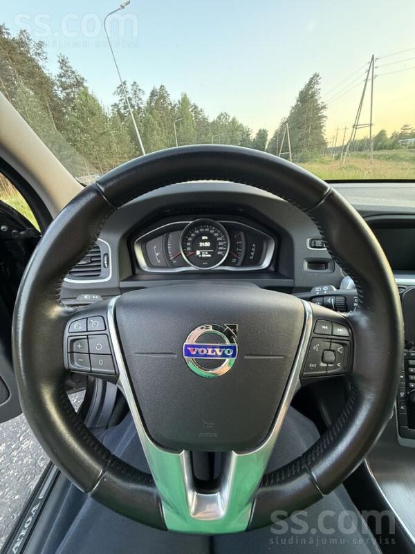 Melns Volvo V60 2016 Rīga, ar dzinēja tilpumu 2.00 L un nobraukumu 205 tūkst. km par 10000 €, foto 9 vietnē AUTOMOTO.COM.LV