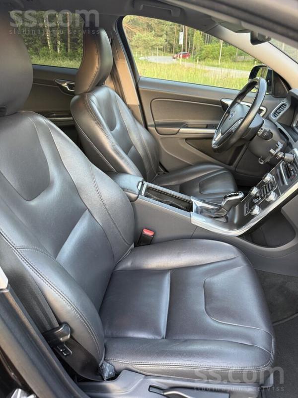 Melns Volvo V60 2016 Rīga, ar dzinēja tilpumu 2.00 L un nobraukumu 205 tūkst. km par 10000 €, foto 10 vietnē AUTOMOTO.COM.LV