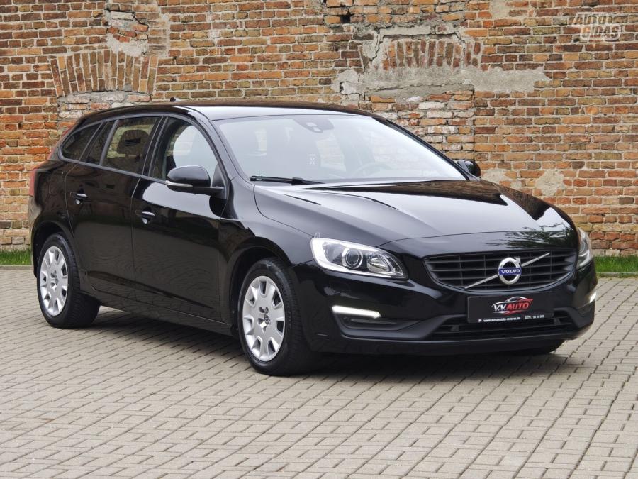 Black Volvo V60 2016 in Vilnius, with an engine capacity of 2.00 L and mileage of 292 thousand km for 5950 €, photo 3 on AUTOMOTO.COM.LV