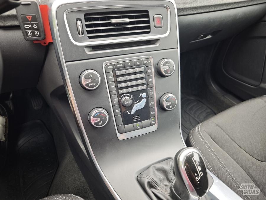 Black Volvo V60 2016 in Vilnius, with an engine capacity of 2.00 L and mileage of 292 thousand km for 5950 €, photo 18 on AUTOMOTO.COM.LV