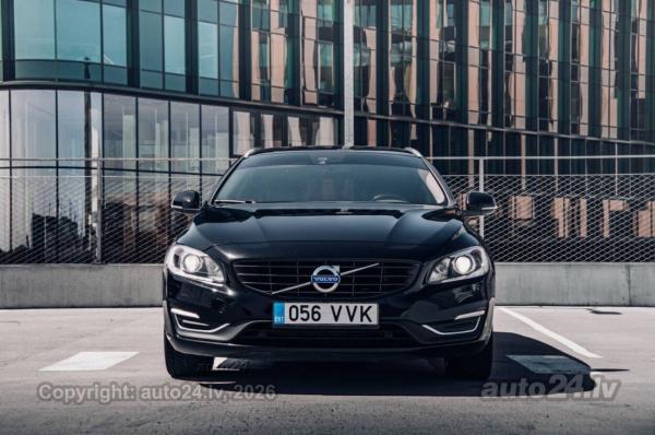 Volvo V60 2016 Tallina vietnē Melns Volvo V60 2016 Tallina, ar dzinēja tilpumu 2.00 L un nobraukumu 296 tūkst. km par 6500 €, foto 3 vietnē AUTOMOTO.COM.LV