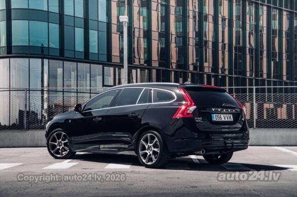 Volvo V60 2016 Tallina vietnē Melns Volvo V60 2016 Tallina, ar dzinēja tilpumu 2.00 L un nobraukumu 296 tūkst. km par 6500 €, foto 6 vietnē AUTOMOTO.COM.LV