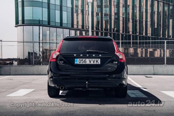 Volvo V60 2016 Tallina vietnē Melns Volvo V60 2016 Tallina, ar dzinēja tilpumu 2.00 L un nobraukumu 296 tūkst. km par 6500 €, foto 7 vietnē AUTOMOTO.COM.LV