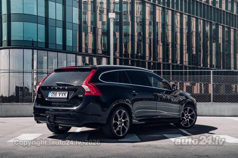 Melns Volvo V60 2016 Tallina, ar dzinēja tilpumu 2.00 L un nobraukumu 296 tūkst. km par 6500 €, foto 8 vietnē AUTOMOTO.COM.LV