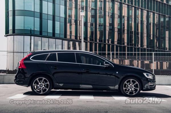 Volvo V60 2016 Tallina vietnē Melns Volvo V60 2016 Tallina, ar dzinēja tilpumu 2.00 L un nobraukumu 296 tūkst. km par 6500 €, foto 9 vietnē AUTOMOTO.COM.LV