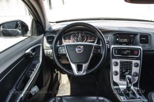 Melns Volvo V60 2016 Tallina, ar dzinēja tilpumu 2.00 L un nobraukumu 296 tūkst. km par 6500 €, foto 12 vietnē AUTOMOTO.COM.LV