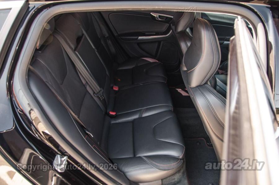Melns Volvo V60 2016 Tallina, ar dzinēja tilpumu 2.00 L un nobraukumu 296 tūkst. km par 6500 €, foto 22 vietnē AUTOMOTO.COM.LV