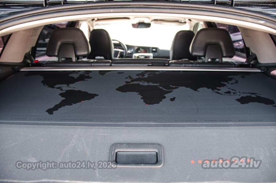 Melns Volvo V60 2016 Tallina, ar dzinēja tilpumu 2.00 L un nobraukumu 296 tūkst. km par 6500 €, foto 25 vietnē AUTOMOTO.COM.LV