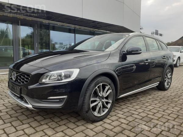 Black Volvo V60 2016 in Riga, with an engine capacity of 2.40 L and mileage of 218 thousand km for 12800 €, photo 1 on AUTOMOTO.COM.LV
