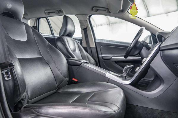 Черный Вольво B60 2017 в Каунас, объемом двигателя 2.00 л и пробегом 0 тыс. км за 9990 €, фото 11 на AUTOMOTO.COM.LV