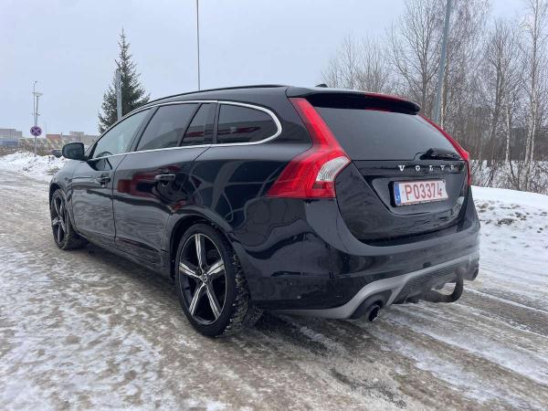 Melns Volvo V60 2017 Tauragė, ar dzinēja tilpumu 1.98 L un nobraukumu 271 tūkst. km par 6900 €, foto 3 vietnē AUTOMOTO.COM.LV