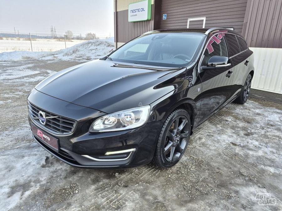 Melns Volvo V60 2017 Viļņa, ar dzinēja tilpumu 2.00 L un nobraukumu 240 tūkst. km par 7950 €, foto 1 vietnē AUTOMOTO.COM.LV