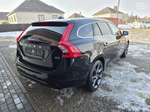 Melns Volvo V60 2017 Viļņa, ar dzinēja tilpumu 2.00 L un nobraukumu 240 tūkst. km par 7950 €, foto 2 vietnē AUTOMOTO.COM.LV