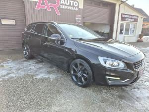 Melns Volvo V60 2017 Viļņa, ar dzinēja tilpumu 2.00 L un nobraukumu 240 tūkst. km par 7950 €, foto 3 vietnē AUTOMOTO.COM.LV