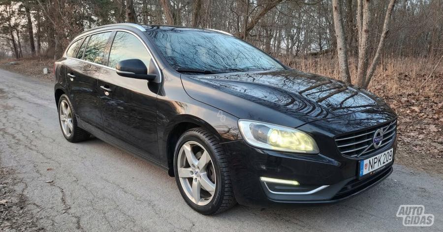 Black Volvo V60 2017 in Kaunas, with an engine capacity of 2.00 L and mileage of 304 thousand km for 6550 €, photo 1 on AUTOMOTO.COM.LV