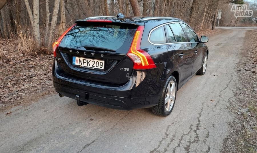 Black Volvo V60 2017 in Kaunas, with an engine capacity of 2.00 L and mileage of 304 thousand km for 6550 €, photo 3 on AUTOMOTO.COM.LV