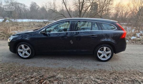 Black Volvo V60 2017 in Kaunas, with an engine capacity of 2.00 L and mileage of 304 thousand km for 6550 €, photo 5 on AUTOMOTO.COM.LV