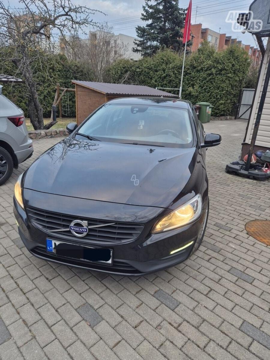 Black Volvo V60 2017 in Panevezys, with an engine capacity of 2.00 L and mileage of 295 thousand km for 6800 €, photo 1 on AUTOMOTO.COM.LV