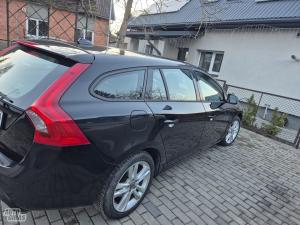 Black Volvo V60 2017 in Panevezys, with an engine capacity of 2.00 L and mileage of 295 thousand km for 6800 €, photo 3 on AUTOMOTO.COM.LV