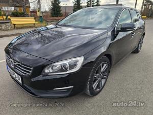 Melns Volvo V60 2017 Paide, ar dzinēja tilpumu 2.00 L un nobraukumu 229 tūkst. km par 8350 €, foto  vietnē AUTOMOTO.COM.LV