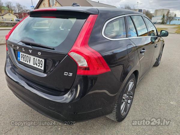 Black Volvo V60 2017 in Paide, with an engine capacity of 2.00 L and mileage of 229 thousand km for 8350 €, photo 4 on AUTOMOTO.COM.LV