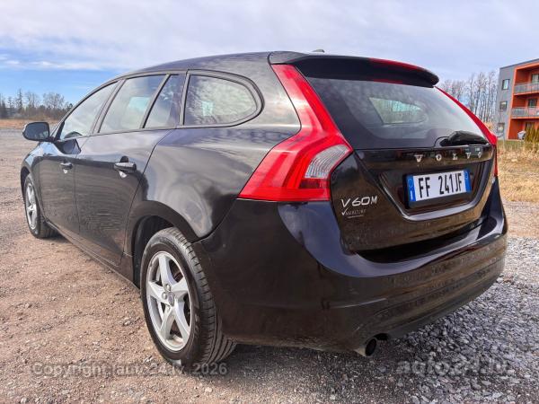 Melns Volvo V60 2017 Tallina, ar dzinēja tilpumu 2.00 L un nobraukumu 272 tūkst. km par 6999 €, foto 3 vietnē AUTOMOTO.COM.LV
