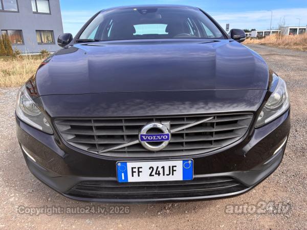 Melns Volvo V60 2017 Tallina, ar dzinēja tilpumu 2.00 L un nobraukumu 272 tūkst. km par 6999 €, foto 6 vietnē AUTOMOTO.COM.LV