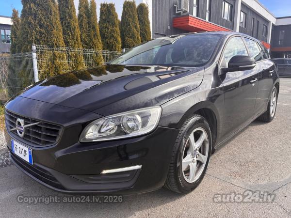 Melns Volvo V60 2017 Tallina, ar dzinēja tilpumu 2.00 L un nobraukumu 272 tūkst. km par 6999 €, foto 10 vietnē AUTOMOTO.COM.LV