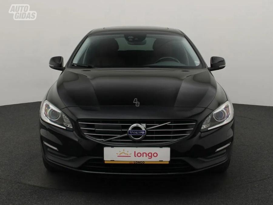 Melns Volvo V60 2017 Viļņa, ar dzinēja tilpumu 2.00 L un nobraukumu 205 tūkst. km par 11999 €, foto 4 vietnē AUTOMOTO.COM.LV