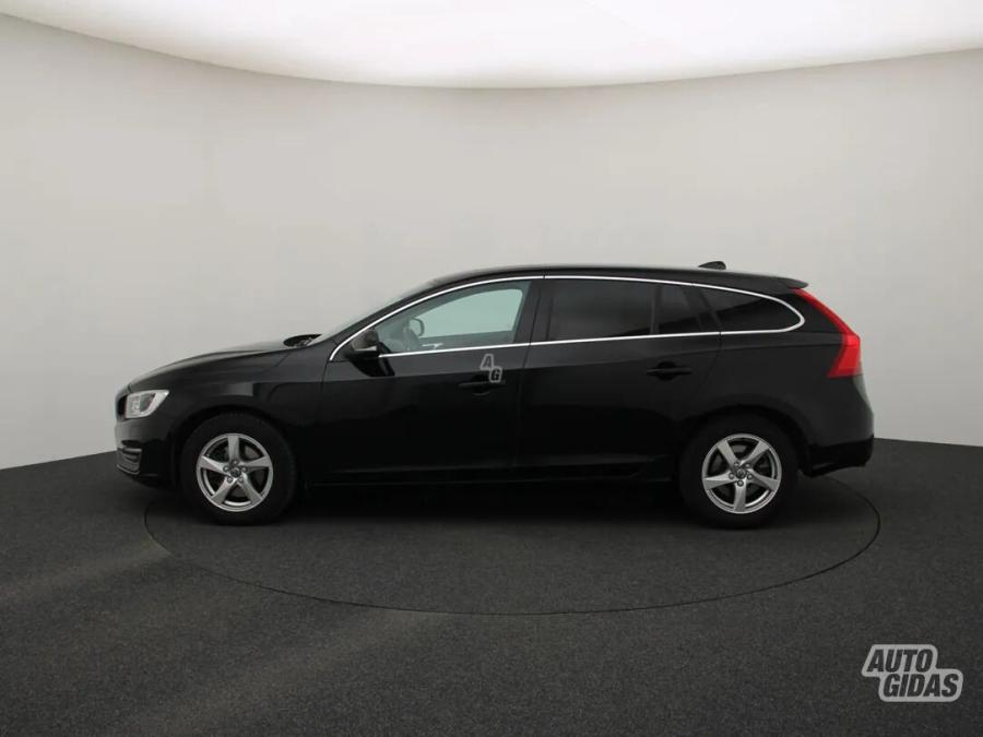 Melns Volvo V60 2017 Viļņa, ar dzinēja tilpumu 2.00 L un nobraukumu 205 tūkst. km par 11999 €, foto 7 vietnē AUTOMOTO.COM.LV