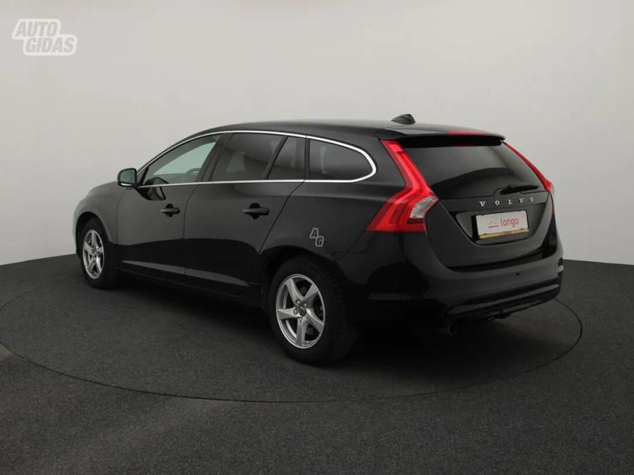 Melns Volvo V60 2017 Viļņa, ar dzinēja tilpumu 2.00 L un nobraukumu 205 tūkst. km par 11999 €, foto 8 vietnē AUTOMOTO.COM.LV