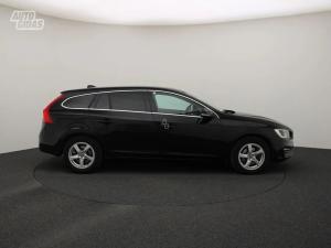 Melns Volvo V60 2017 Viļņa, ar dzinēja tilpumu 2.00 L un nobraukumu 205 tūkst. km par 11999 €, foto 10 vietnē AUTOMOTO.COM.LV