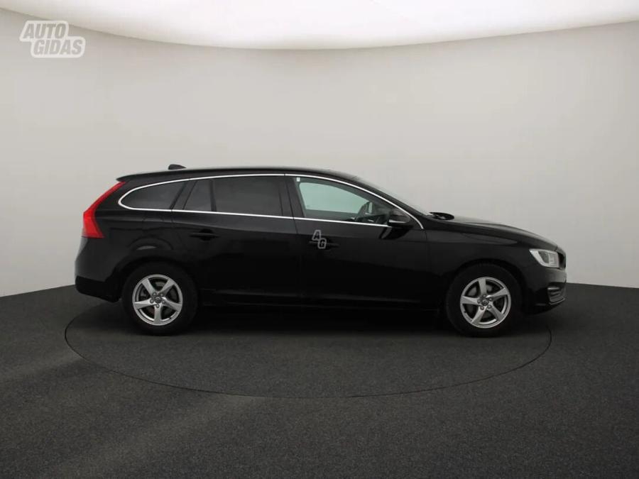 Melns Volvo V60 2017 Viļņa, ar dzinēja tilpumu 2.00 L un nobraukumu 205 tūkst. km par 11999 €, foto 10 vietnē AUTOMOTO.COM.LV