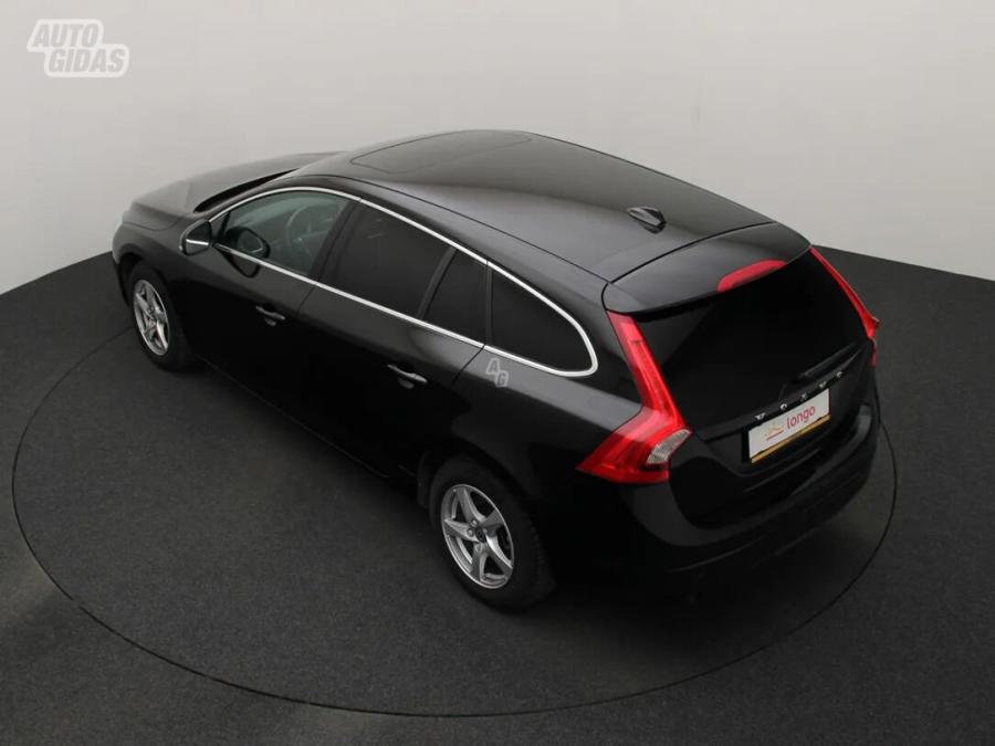 Melns Volvo V60 2017 Viļņa, ar dzinēja tilpumu 2.00 L un nobraukumu 205 tūkst. km par 11999 €, foto 13 vietnē AUTOMOTO.COM.LV