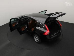 Melns Volvo V60 2017 Viļņa, ar dzinēja tilpumu 2.00 L un nobraukumu 205 tūkst. km par 11999 €, foto 14 vietnē AUTOMOTO.COM.LV