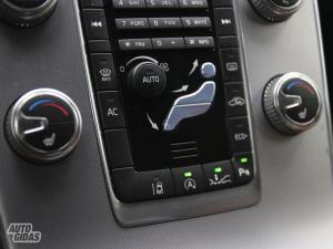 Melns Volvo V60 2017 Viļņa, ar dzinēja tilpumu 2.00 L un nobraukumu 205 tūkst. km par 11999 €, foto 21 vietnē AUTOMOTO.COM.LV