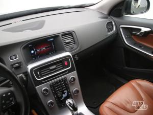 Melns Volvo V60 2017 Viļņa, ar dzinēja tilpumu 2.00 L un nobraukumu 205 tūkst. km par 11999 €, foto 22 vietnē AUTOMOTO.COM.LV