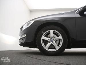 Melns Volvo V60 2017 Viļņa, ar dzinēja tilpumu 2.00 L un nobraukumu 205 tūkst. km par 11999 €, foto 29 vietnē AUTOMOTO.COM.LV