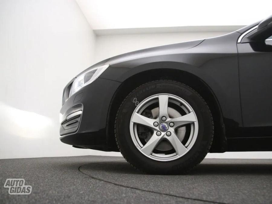 Melns Volvo V60 2017 Viļņa, ar dzinēja tilpumu 2.00 L un nobraukumu 205 tūkst. km par 11999 €, foto 29 vietnē AUTOMOTO.COM.LV