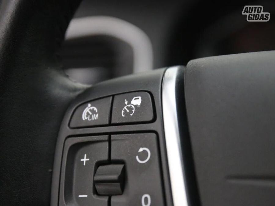 Melns Volvo V60 2017 Viļņa, ar dzinēja tilpumu 2.00 L un nobraukumu 205 tūkst. km par 11999 €, foto 32 vietnē AUTOMOTO.COM.LV