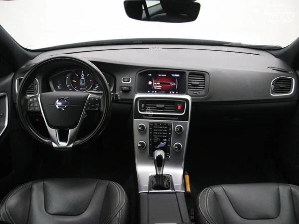 Black Volvo V60 2017 in Vilnius, with an engine capacity of 2.00 L and mileage of 232 thousand km for 9999 €, photo 2 on AUTOMOTO.COM.LV
