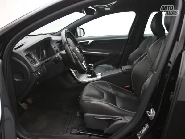 Black Volvo V60 2017 in Vilnius, with an engine capacity of 2.00 L and mileage of 232 thousand km for 9999 €, photo 4 on AUTOMOTO.COM.LV