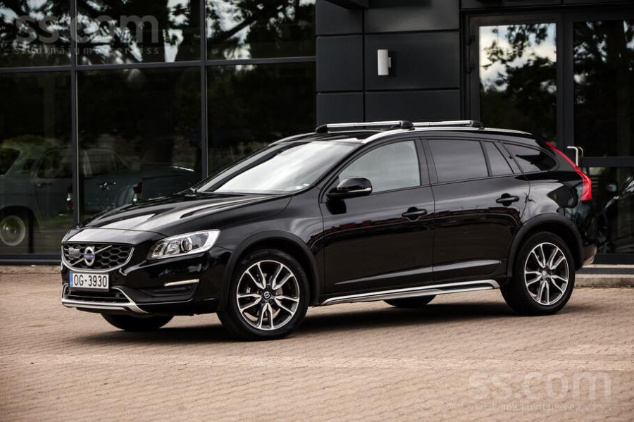 Black Volvo V60 2017 in Jelgava, with an engine capacity of 2.40 L and mileage of 0 thousand km for 11690 €, photo 3 on AUTOMOTO.COM.LV